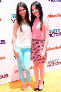 Victoria Justice and Miranda Cosgrove - "iParty With Victorious ...